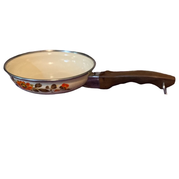 Moneta | Kitchen | Vintage Moneta 2 Enamelware Omelette Pan Orange ...